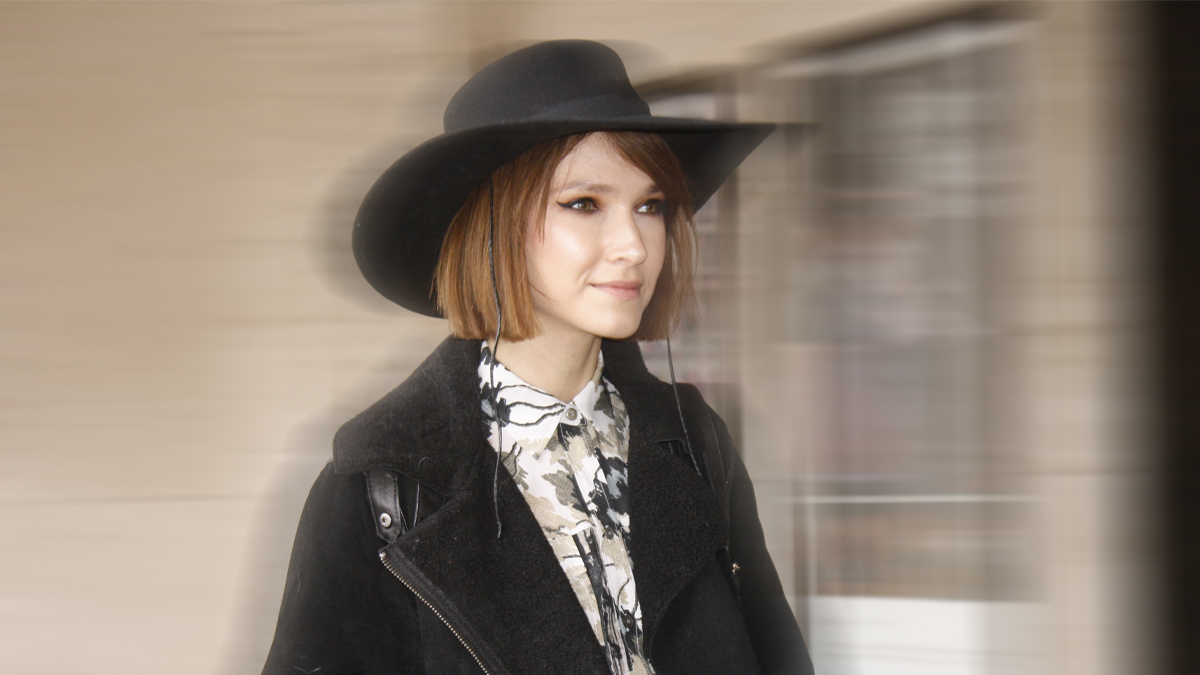 Blur background (motion blur) in Photoshop - Edit with Kim