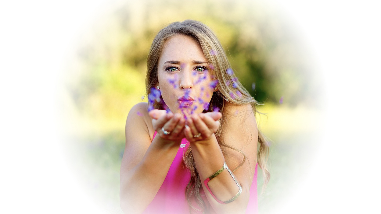 Create a solid colored vignette in Photoshop - Edit with Kim