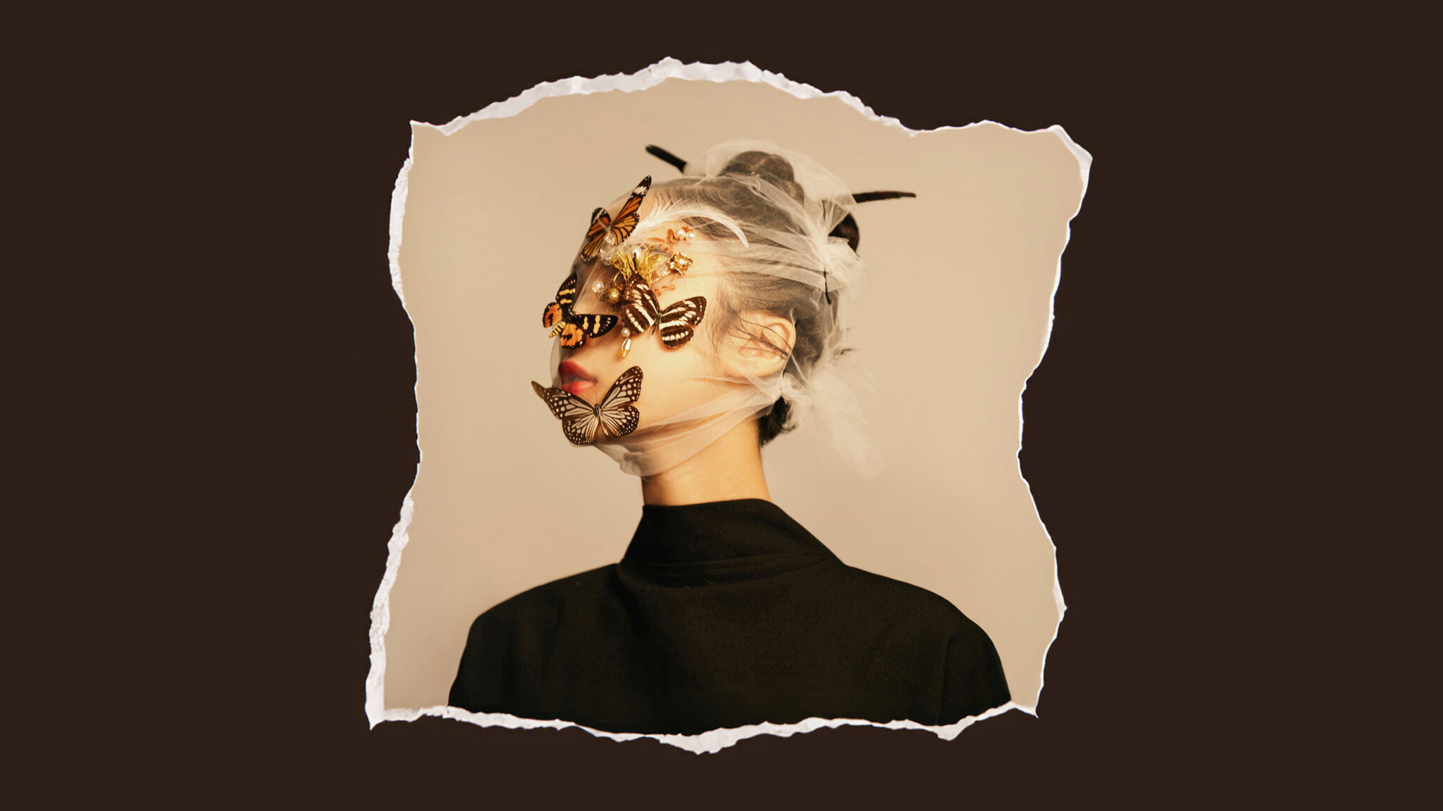 Photo with ripped paper effect in Photoshop - Edit with Kim